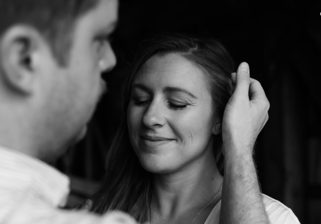 12 Tips To Improve Husband And Wife Relationship - Messy Relations