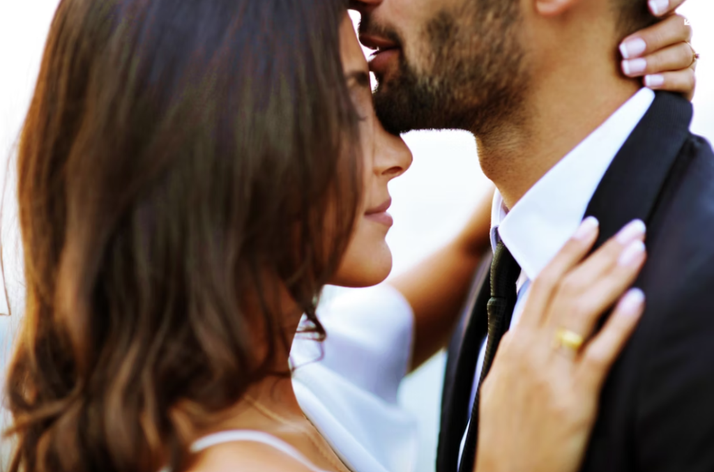 12 Tips To Improve Husband And Wife Relationship - Messy Relations